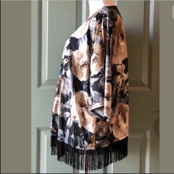 Yummy Plus | Sweaters | Nwot Fringed Floral Open Cardigan Ruana Duster ...